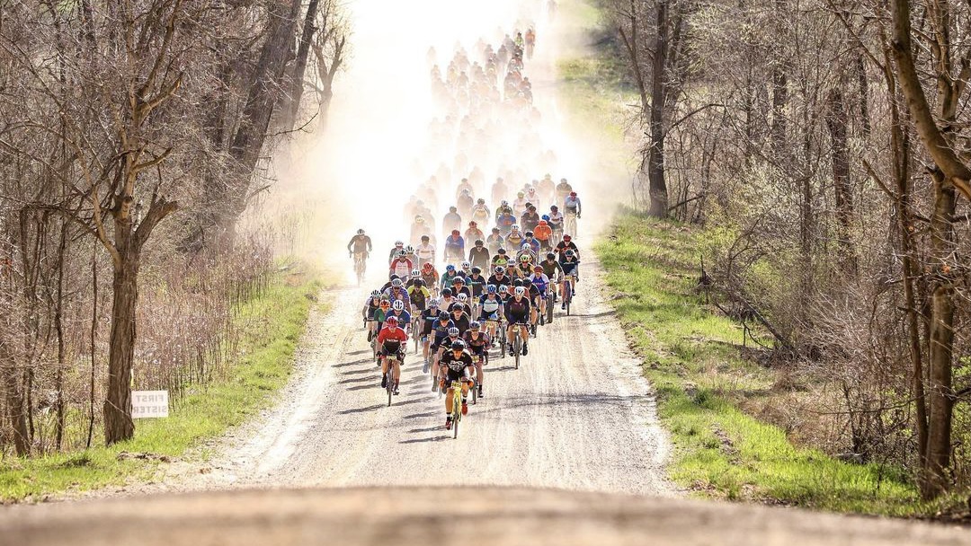 HOT AND DUSTY DAY AT BARRY-ROUBAIX, AMERICA’S LARGEST GRAVEL RACE ...