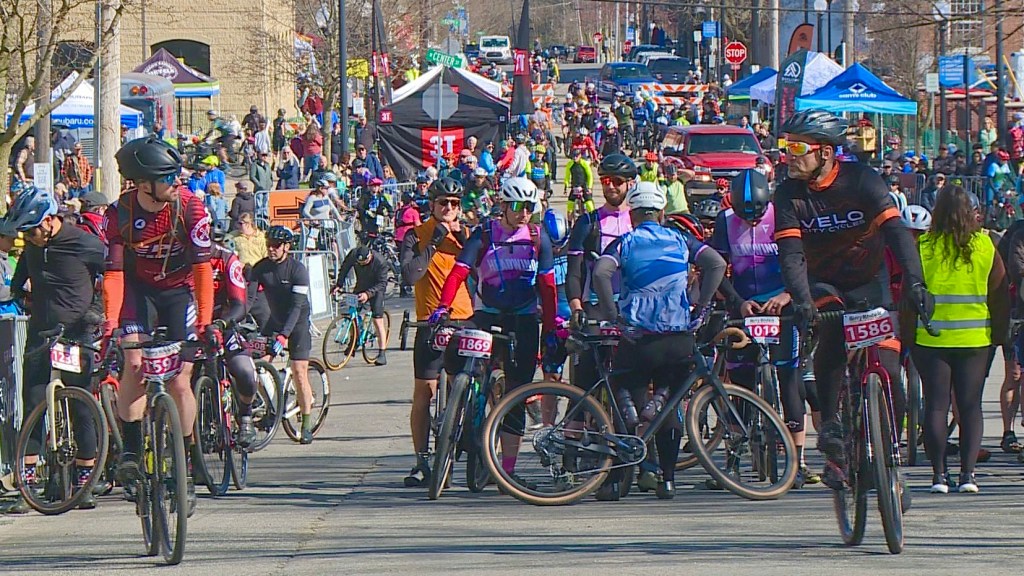 BARRY-ROUBAIX: 5000 RIDERS SET RECORD FOR WORLDS LARGEST GRAVEL RACE ...