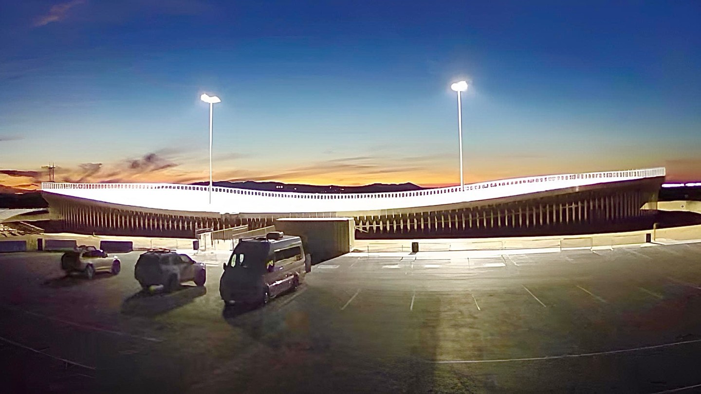 NO JOKE: WORLD’S NEWEST CYCLING VELODROME IS A GIANT METAL WOK – GRAN ...